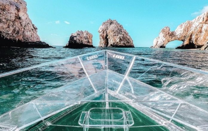 Incrível barco transparente, conhecido como clearboat, faz sucesso ...