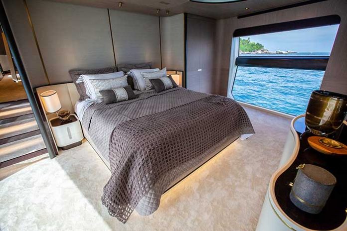 Teste Azimut 27 Metri: um dos maiores e mais modernos iates feitos no ...
