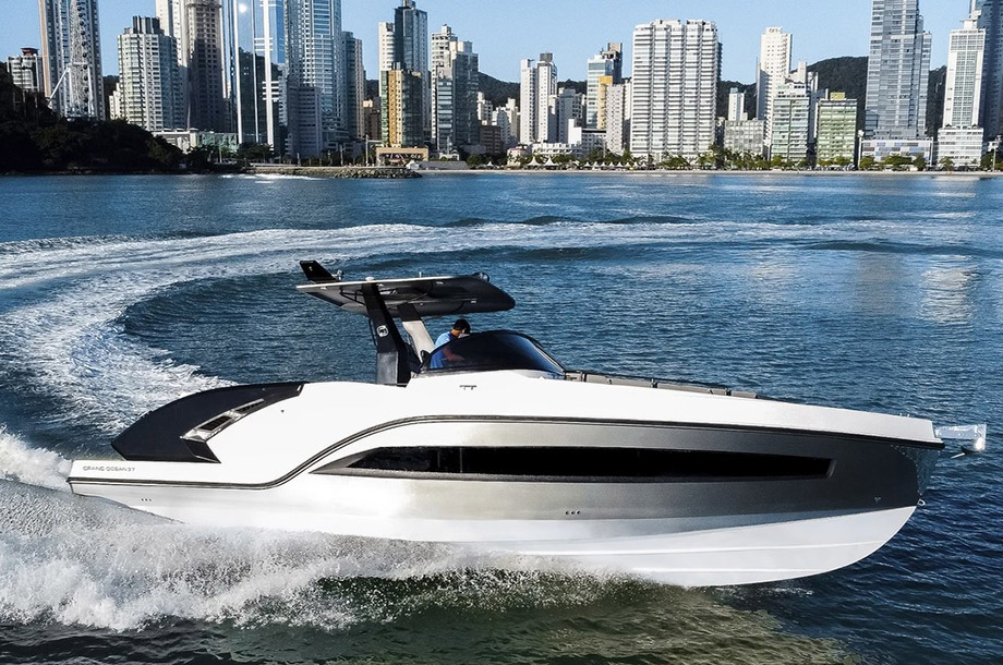 Lancha da Grand Ocean Boats estará no Marina Itajaí Boat Show