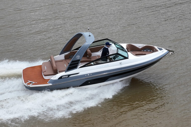 Teste Triton 250 Open Sport: lancha para começar a navegar