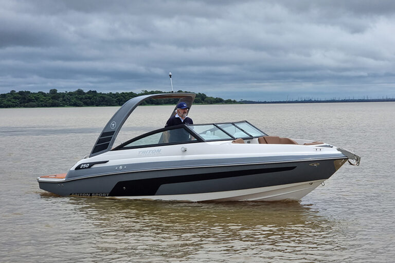 Teste Triton 250 Open Sport: lancha para começar a navegar