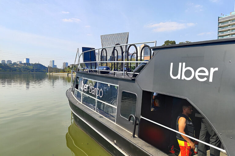 Barco da Uber: como é navegar gratuitamente no Rio Pinheiros