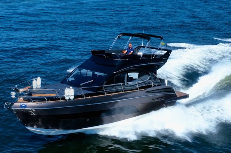 Teste Solara 500 Fly: uma lancha de 50 pés completa