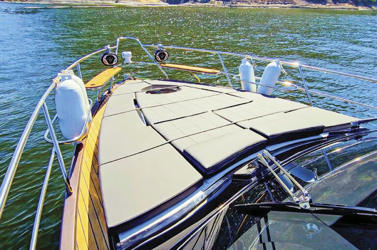 Teste Solara 500 Fly: uma lancha de 50 pés completa