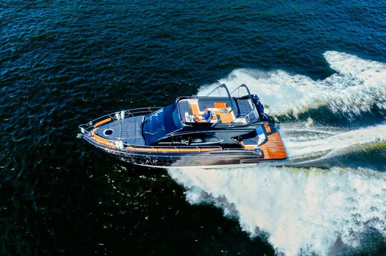 Teste Solara 500 Fly: uma lancha de 50 pés completa